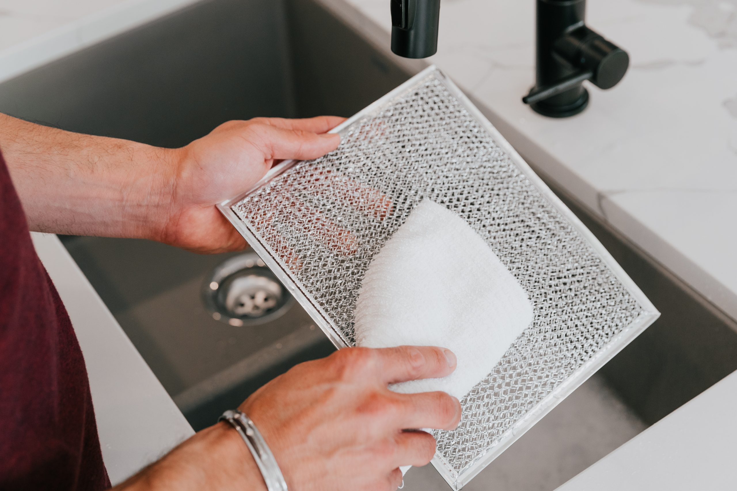 Cleaning your range hood filter | Alberta New Home Warranty Program